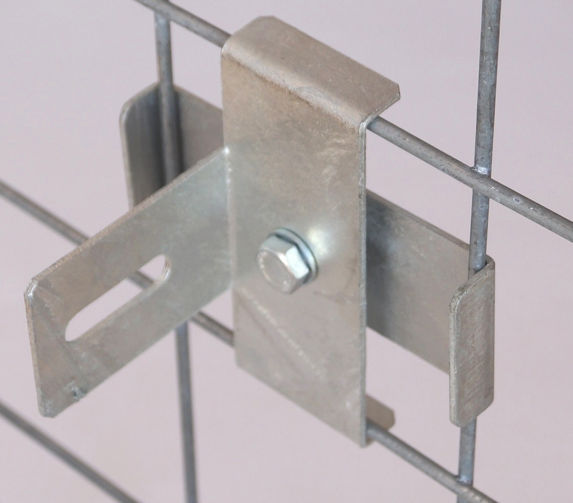 Bride de fixation pour panneau bois sur Gabion